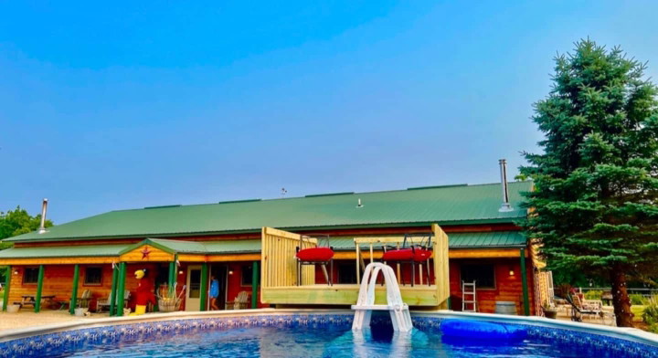 Sunset Lodge 10 Bed Cabin W/ Pool & Hottub - Iowa