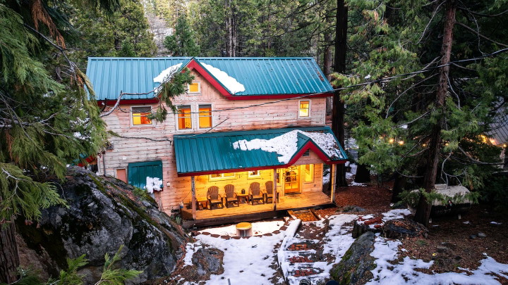 The Alpine Retreat: Views, Spa Tub, Massage Chair - Shaver Lake, CA