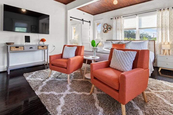 Downtown Tampa & Armature Works Apartment! - Florida