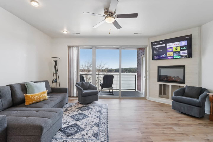 Jane's View Of The Beach, A Waterfront Condo - Lake Delton, WI