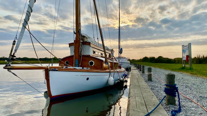 Tamarix 1933 Classic Boat Experience Broads Escape - Wroxham