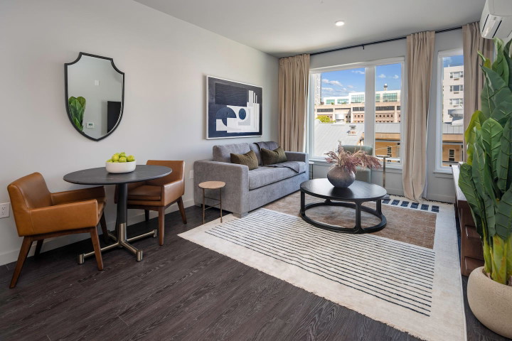 Designer 2br | Luxe Amenities, Gym, Parking - White Plains, NY