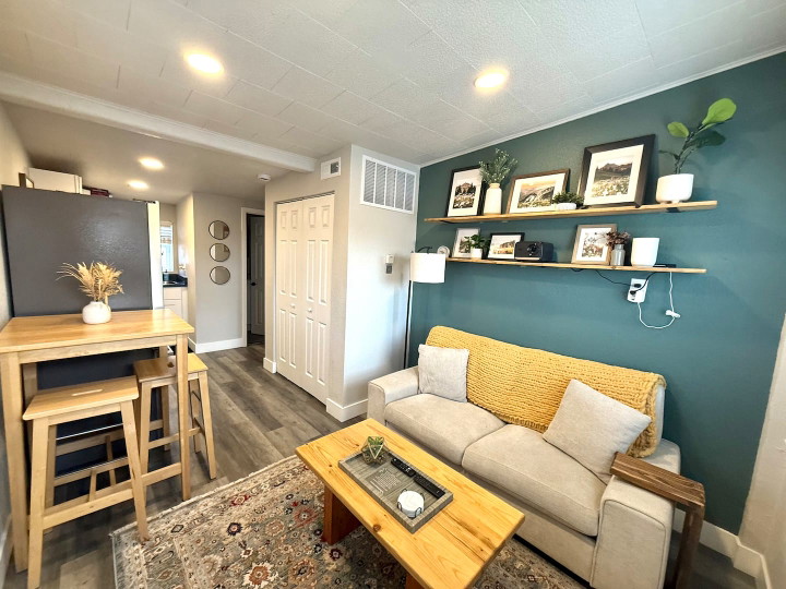 Green Haven: Smart Projector, Yard, & Fire Pit! - Colorado Springs, CO