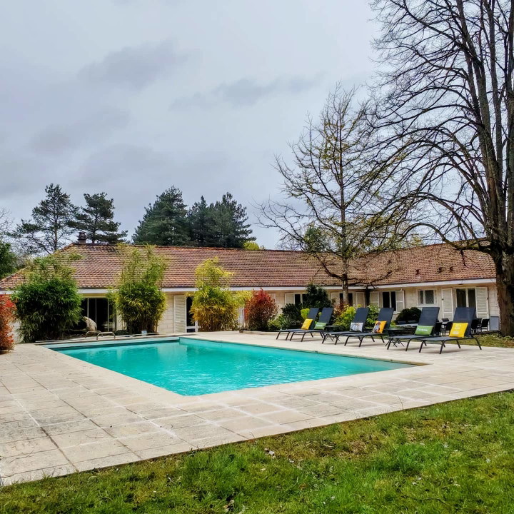 Gite Pour 14 Personnes, Chaleureux Et Convivial - France