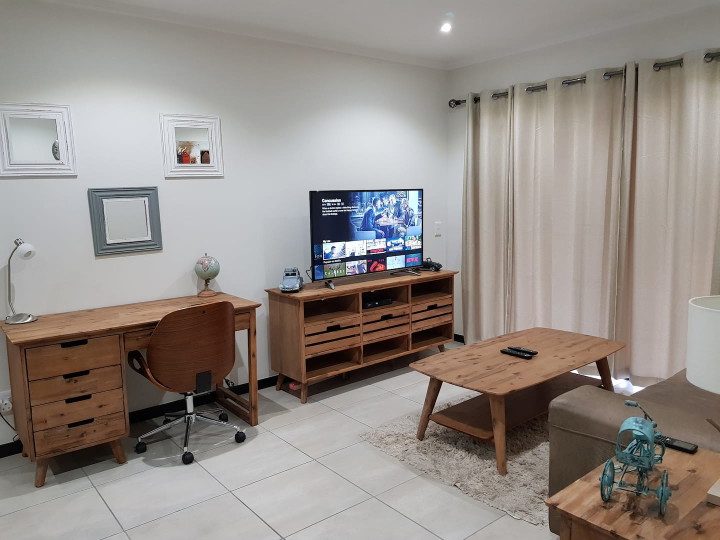 Modern Executive Apartment (W/ Wifi & Netflix) - South Africa