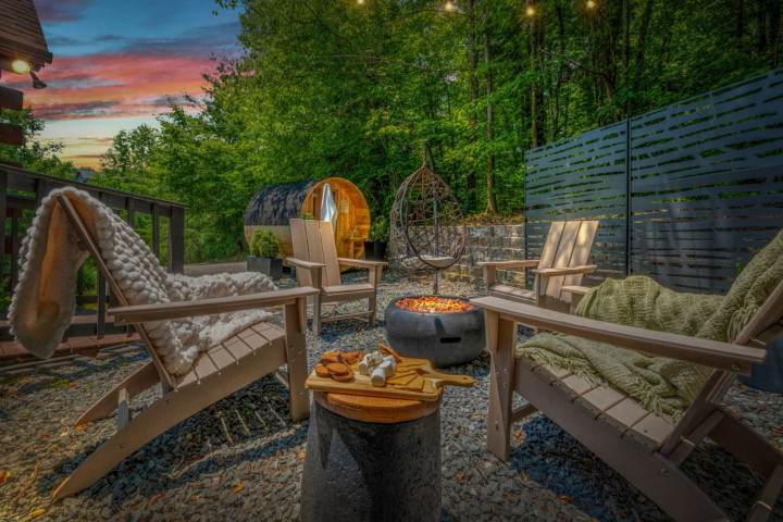 Single Level*1 Mile Pkwy* Fire Pit*hot Tub*sauna - Pigeon Forge, TN