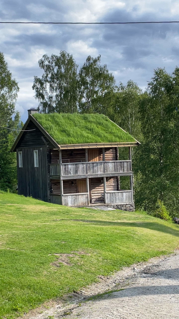 Idyllisk Tømmerhus På Gårdsbruk Nær Kvitfjell. - Norway