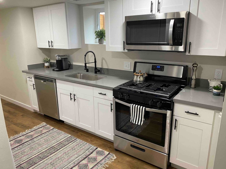 Adorable 2 Br Apt W/free Parking - Newly Remodeled - Tacoma, WA