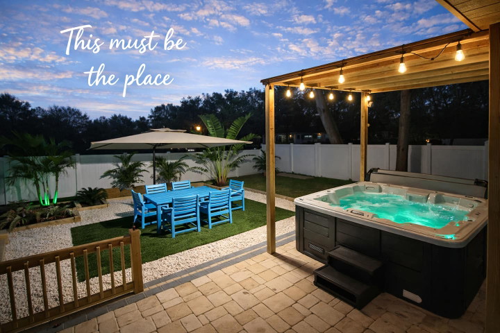 Chic Downtown Gem - The Coconut Hut - Sarasota, FL