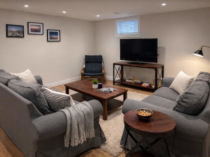 Quiet 2br Suite  Kitchen, Workspace + Parking - Barrie