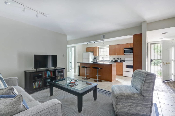 Cozy Modern Apartment W/ Patio Off - Dog-friendly! - Florida