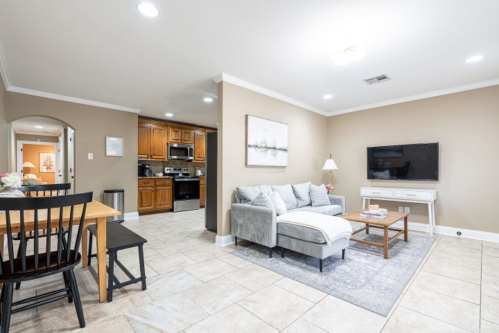 The Saint Street Retreat Townhouse - Lafayette, LA