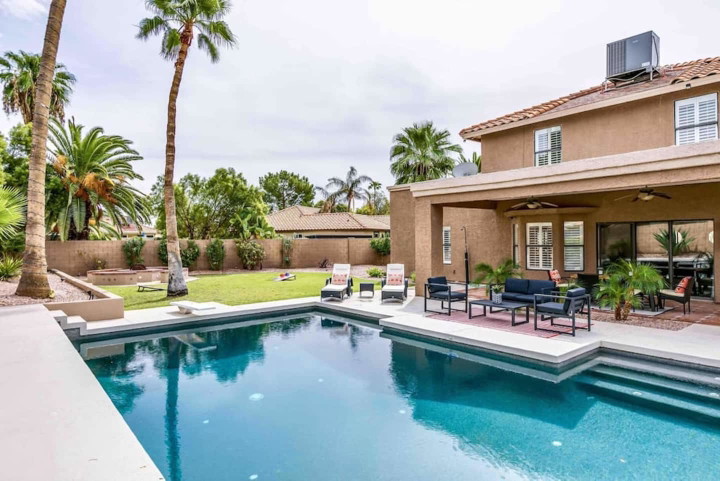 Immense Jardin Avec Piscine Chauffée, Brasero Et Barbecue - Arizona