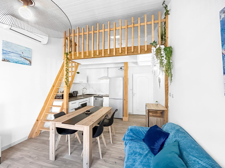 Charming House With Air Conditioning And Balcony In The City Center - Marseillan