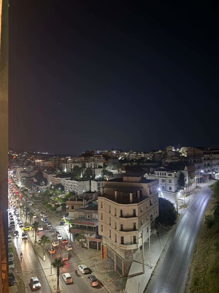 Splendide Appartement F4 Boulevard Seddik Benyahia - Annaba