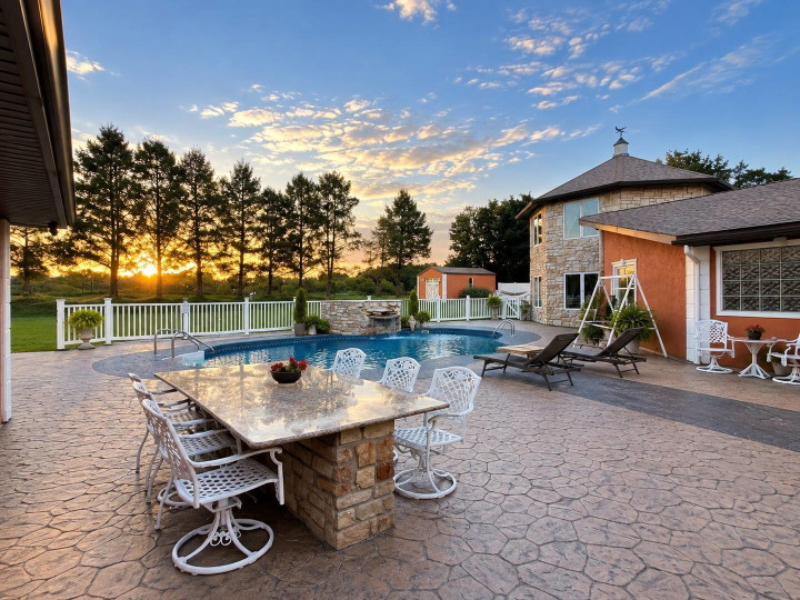 Huge Home W/ Pool & Views  5 Min To Hershey Park! - Hershey, PA