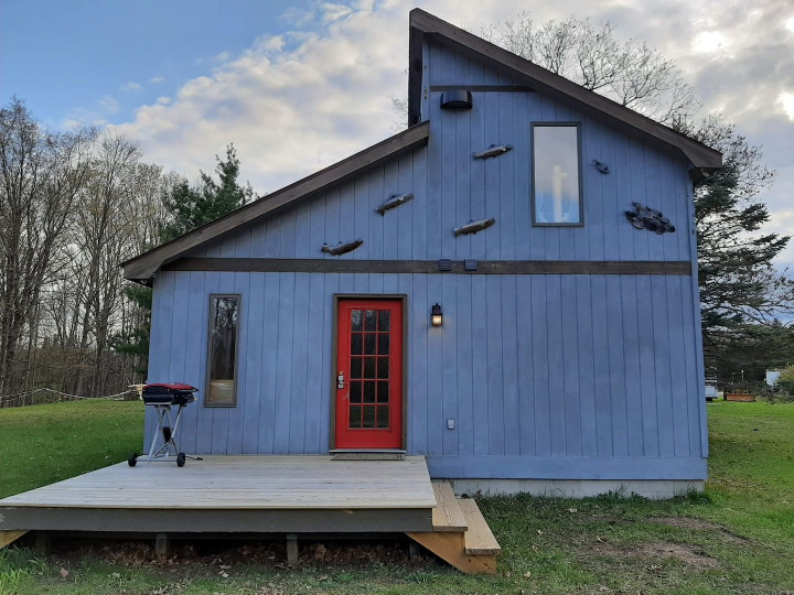 "River Rock Cabin" On The Betsie River - Thompsonville, MI