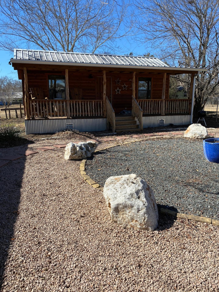 Peaceful Boho 1 King Cabin W/kitchen Close 2main - Fredericksburg, TX