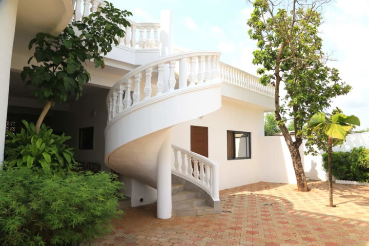 White House With Rooftop (7 Min From Ouidah Beach) - Benin
