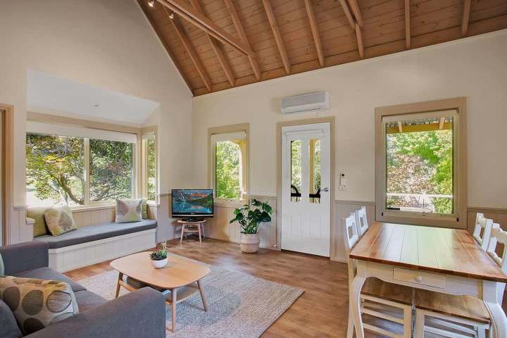 Autumn Abode Cottages - One: Bright - ブライト
