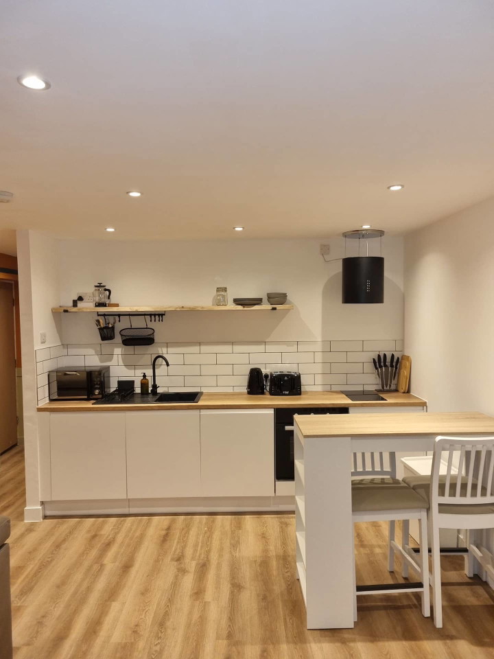 Open Plan Top Floor Apartment - Preston