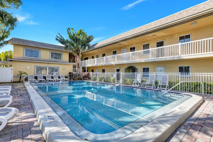 Walk To Beach & Dining | Condo With Pool - Pinellas County, FL
