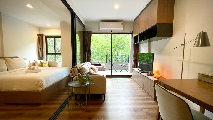Room With Large Balcony And Colorful Pool View! - Hua Hin