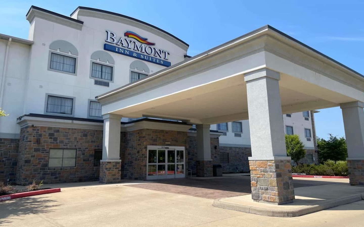 Baymont College Stn | King | Outdoor Pool - College Station, TX