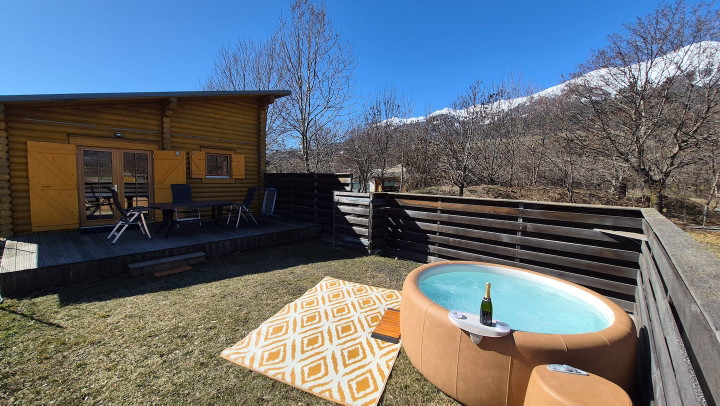 75 M2 Log Cabin With Private Jacuzzi And Mountain View - Embrun