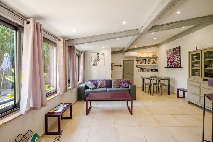 Antibes: Maisonnette Avec Terrasse Et Piscine - Antibes