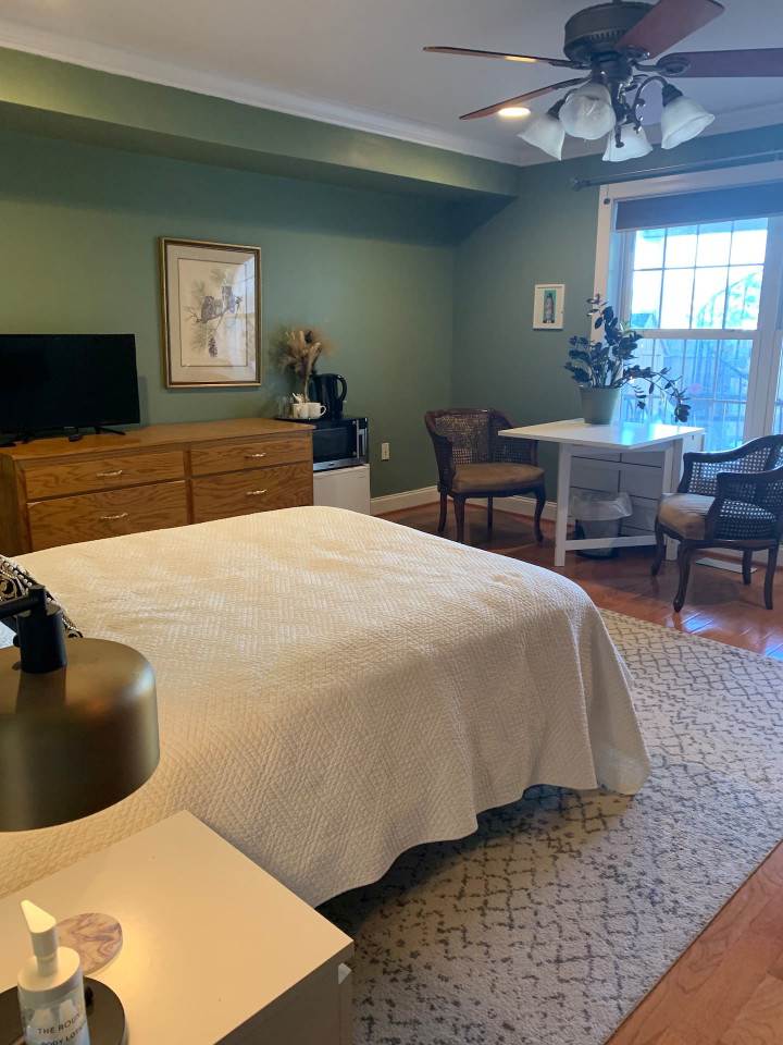 Private Entrance & Bath In Manayunk Garden Suite - Bucks County, PA