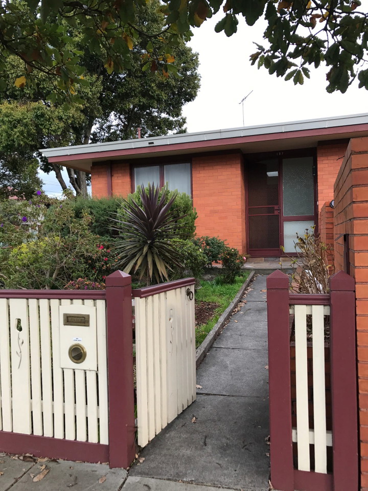 Close To Glenhuntly Train Station, One Bedroom And One Bathroom - Gippsland