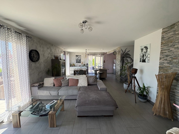 Maison Dans Un Petit Village - Auxonne
