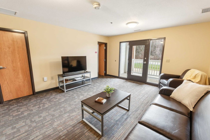 Modern Retreat Near Campus & Local Trails - Crestline, OH