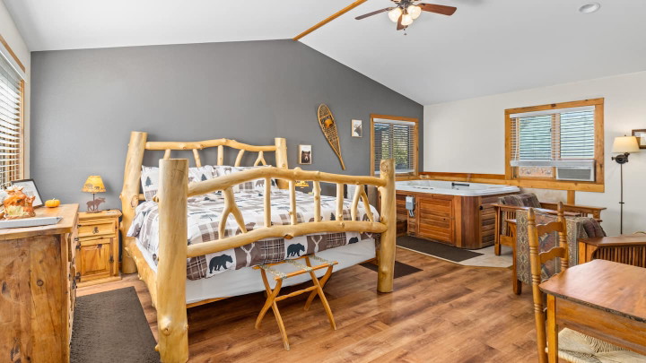 Romantic Cabin #5 Fireplace, Hot Tub-couples Only - Estes Park, CO