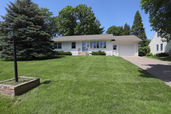Cheerful 4 Br House Six Blocks To Lakefront - Buffalo, MN