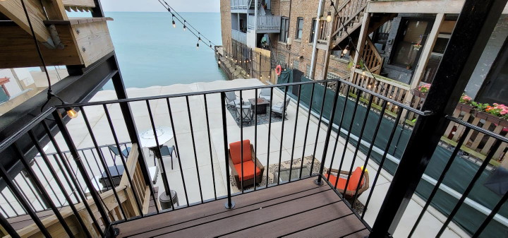 Executive Apartment On Lake Michigan With Parking - Wilmette, IL
