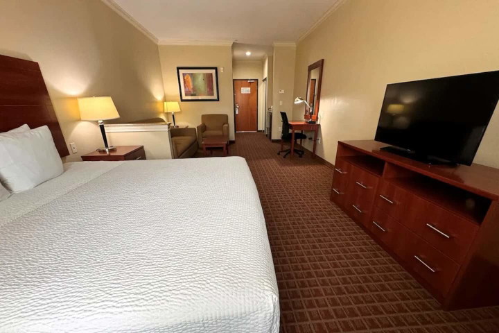 Ramada College Stn | King Suite | Post Oak Mall - College Station, TX