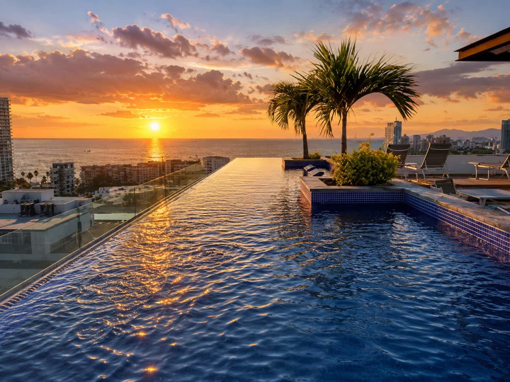 Huge Balcony-rooftop Infinity Pool-pro Workspace - Puerto Vallarta