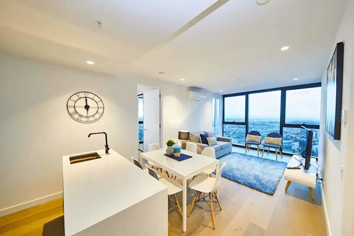 Lv74 Melb Cbd Stay: City Views, Pool, Parking, Gym - Kensington