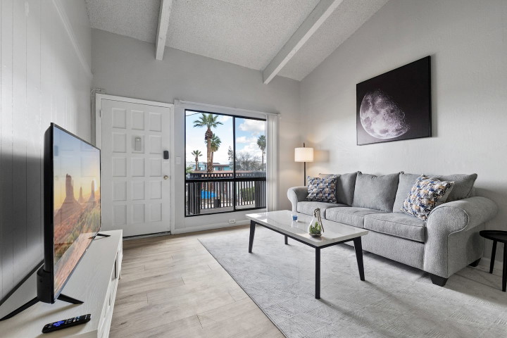 Meticulously Kept Downtown Mesa 1-bedroom Oasis - Mesa, AZ