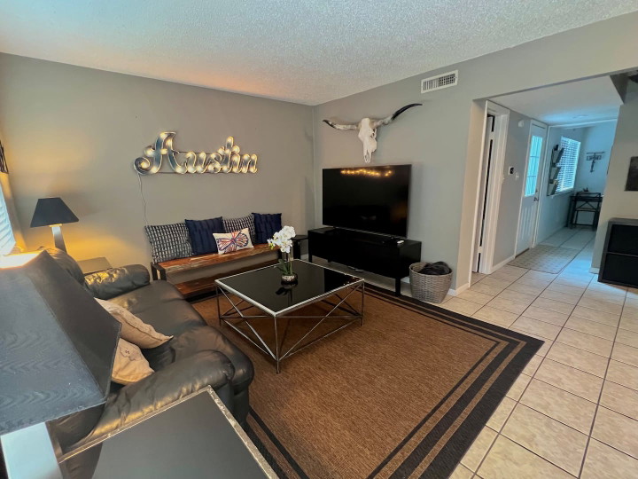 Updated 2bdr With Sleepnumber I8 Bed - Austin, TX