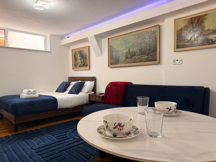 Chic Blue Studio Fast Wi-fi, Self Check-in - Luton