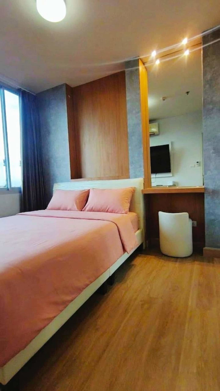 Soft Bed,2tvs,many Resto/shops - Thailand