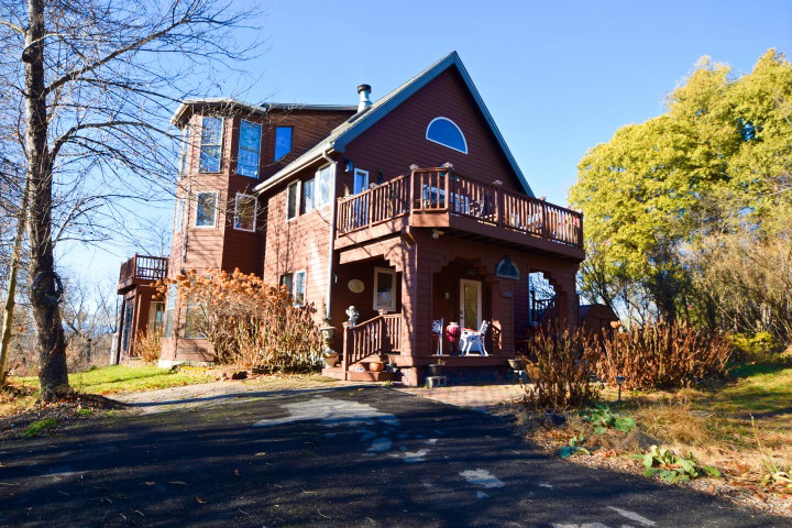 Magnifique Chalet Suisse Moderne à Athens, Ny - Hudson, NY