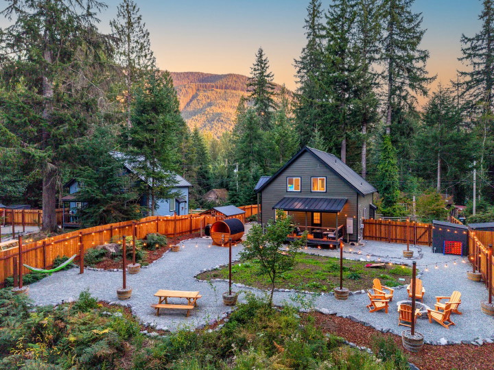 Foxy Rocks  Mt. Rainier Cabin  Hot Tub & Sauna - Ashford, WA