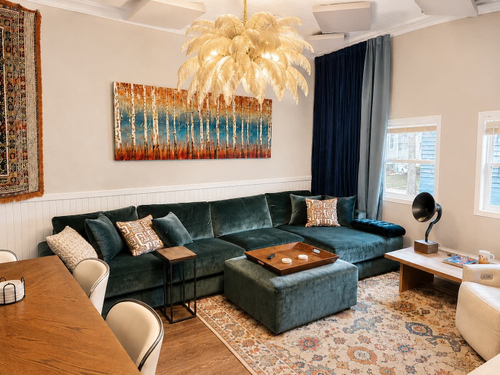 Spacious Brady St 3br | Parking | Walk To Lake - Milwaukee