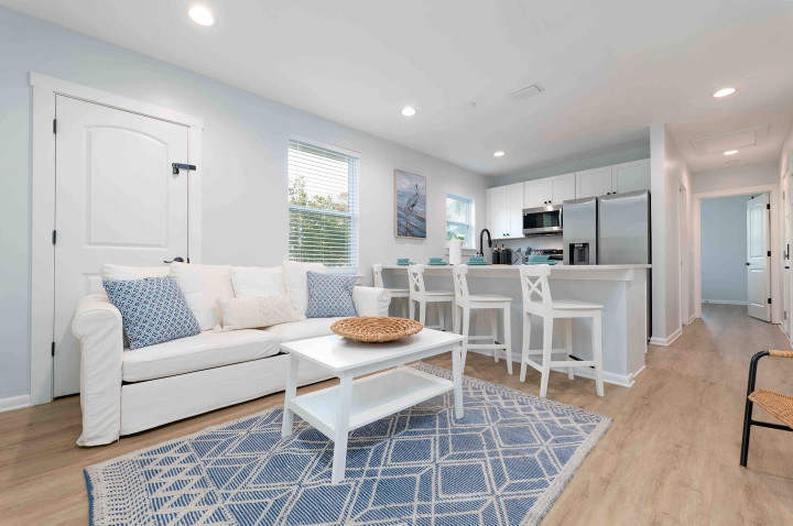 Beautiful Beach Condo - Walk To The Beach! - Neptune Beach, FL