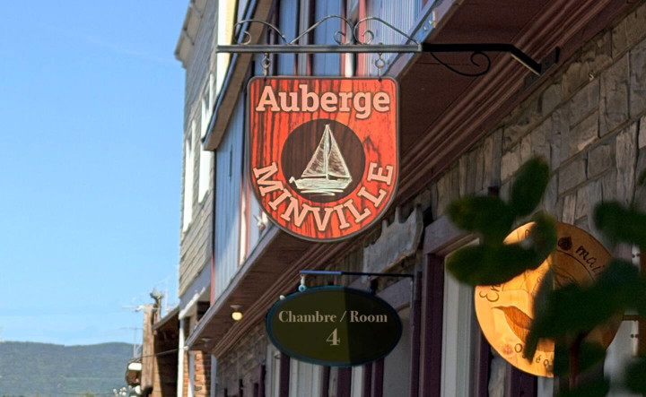 Auberge Minville #4 Vue Rue De La Reine - Gaspé