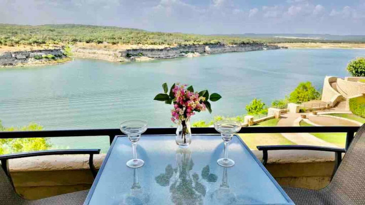 Lakefront Atx Hill Country Island On Lake Travis - Lago Vista, TX
